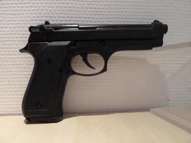PISTOLET BRUNI MOD 92 CALIBRE 9MM PAK - Articles Defense | Armurerie ...